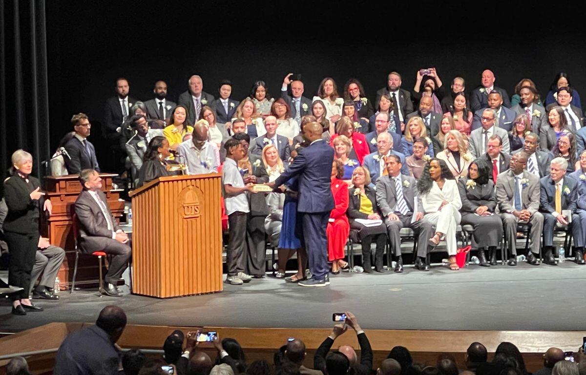 Illinois General Assembly begins 104th session with inaugurations and ...