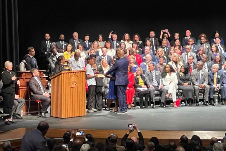 Illinois General Assembly begins 104th session with inaugurations and ...